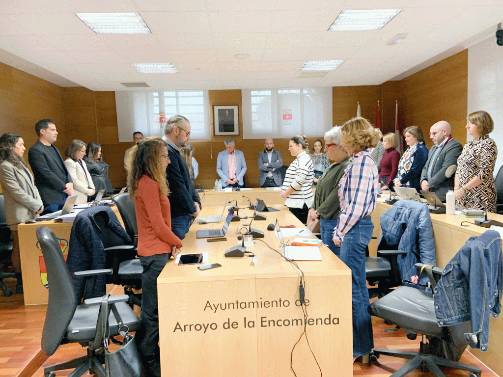 El Pleno exige la autorización de una farmacia en Las Lomas - El Nuevo Arroyo